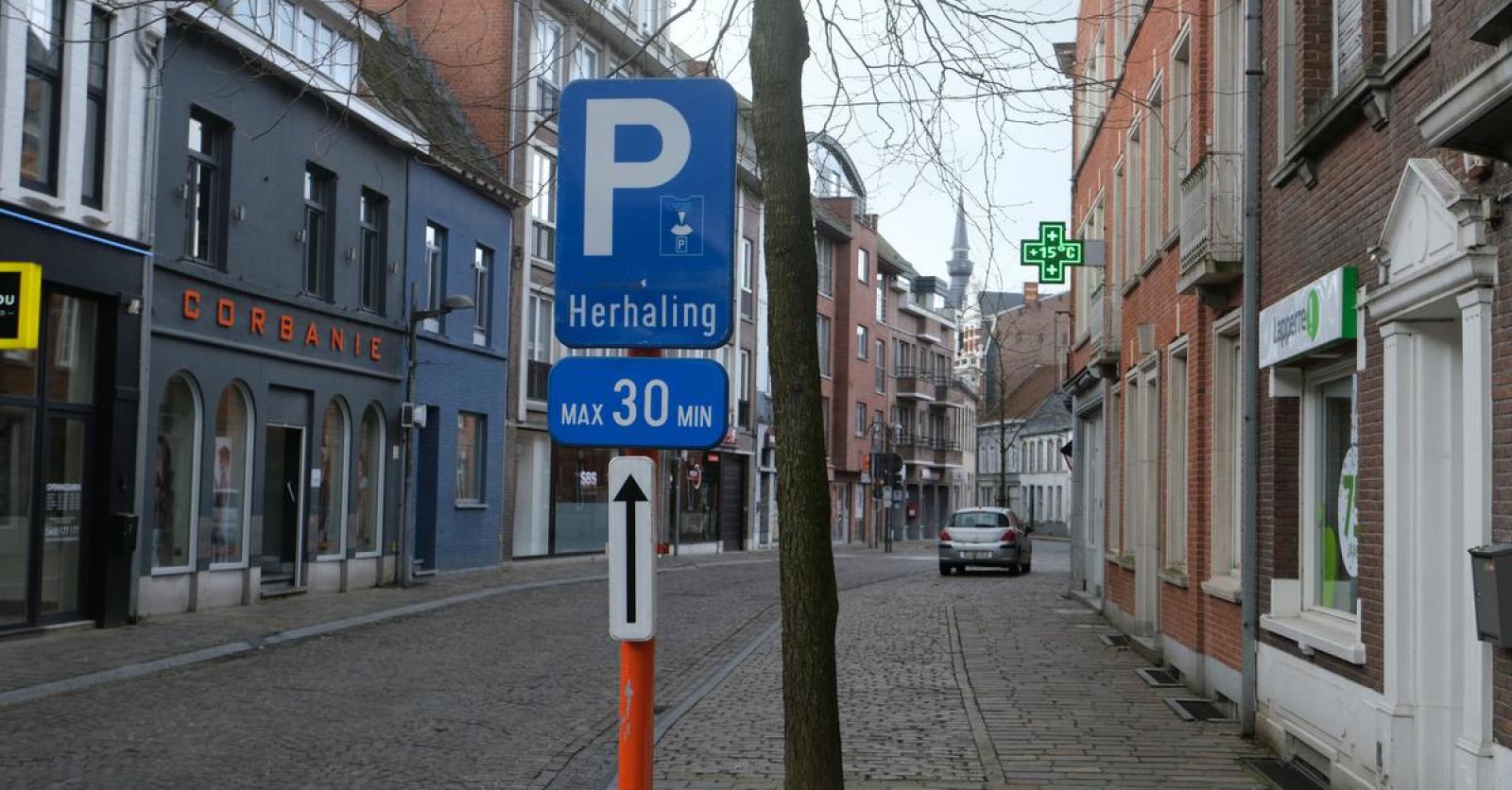 Stad Tielt vernieuwt parkeersysteem: op bijna vijftig betalende plekken ...