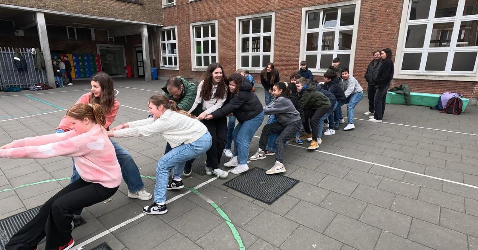 Eerstejaars College Oostende vieren einde proefwerken - KW.be