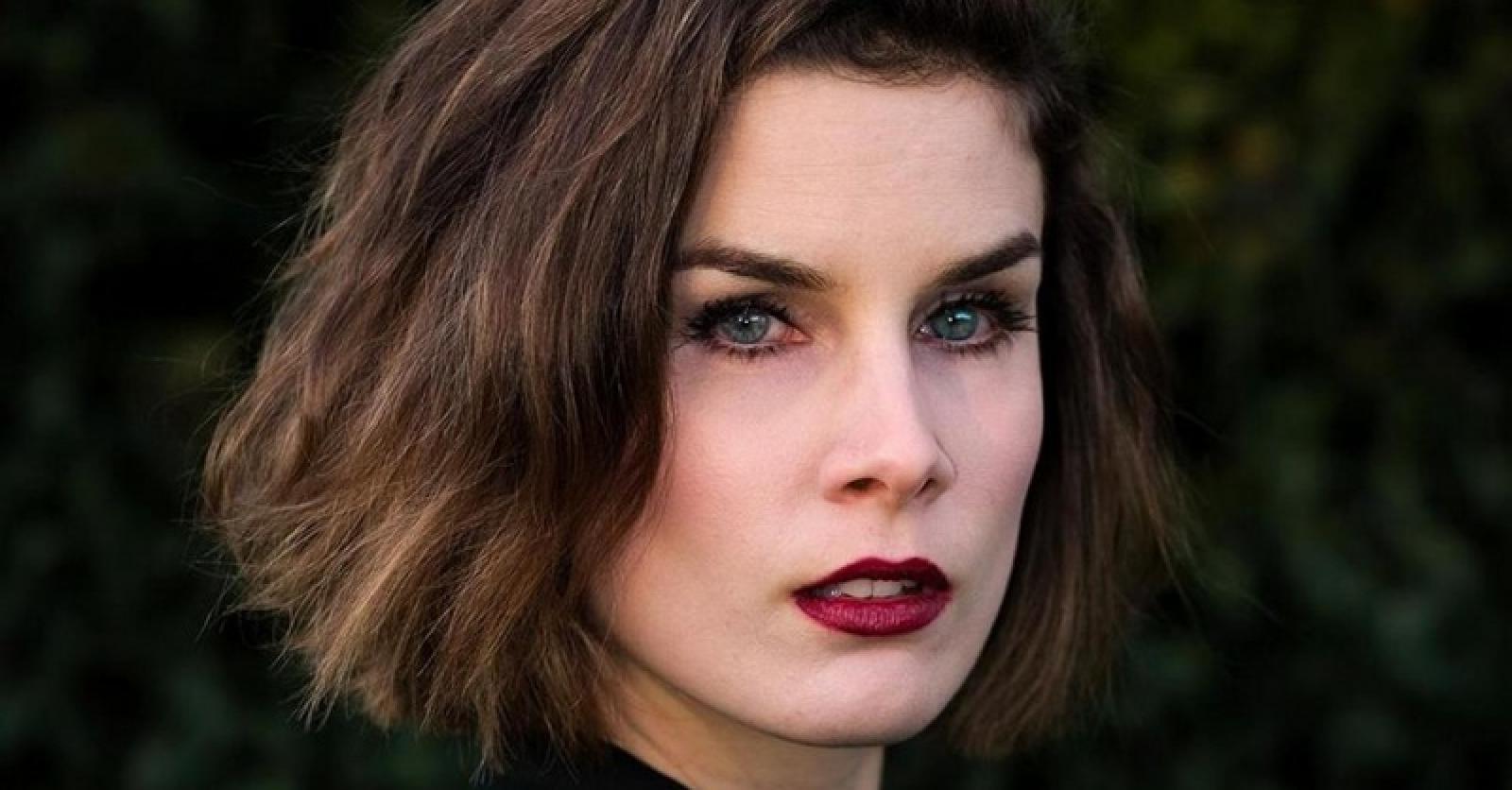 Charlotte partage sa force et son amour avec la sortie de son premier album