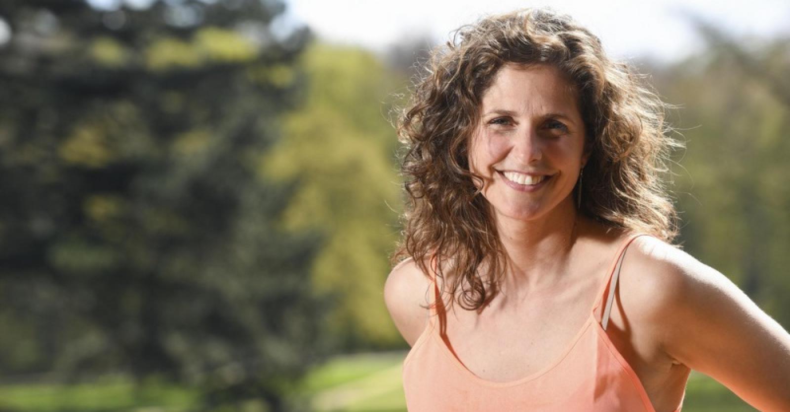 Sara De Paduwa lève le voile sur son enfance difficile en famille d'accueil