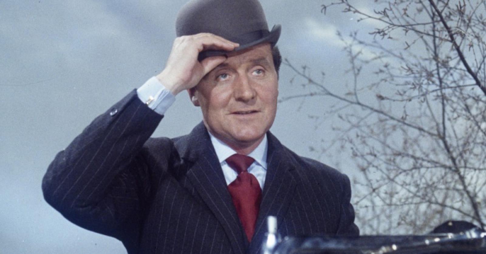 Mort de Patrick Macnee, alias John Steed de «Chapeau melon et bottes de ...