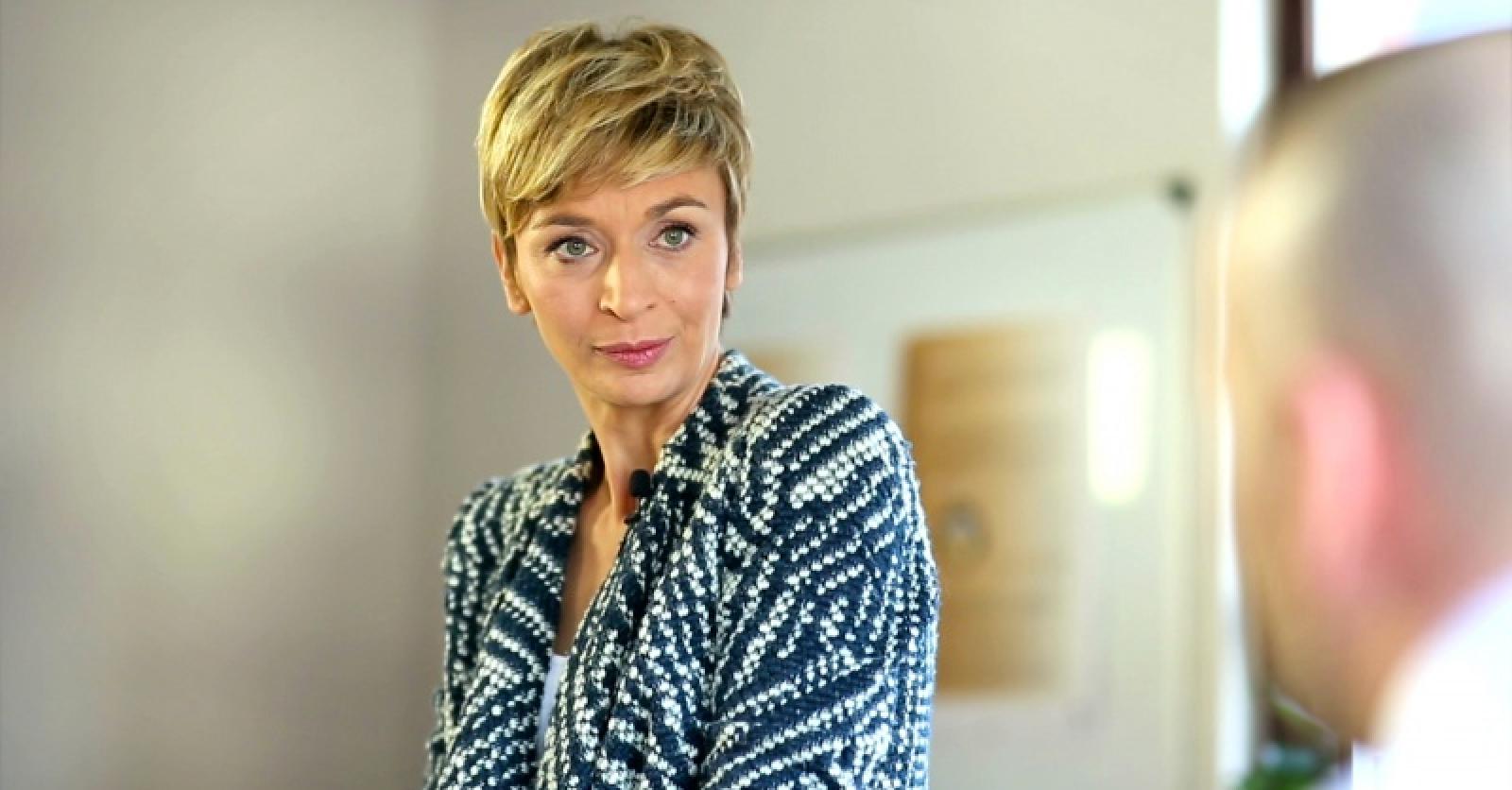 Julie Morelle pousse les portes du pouvoir et des «Lieux interdits»