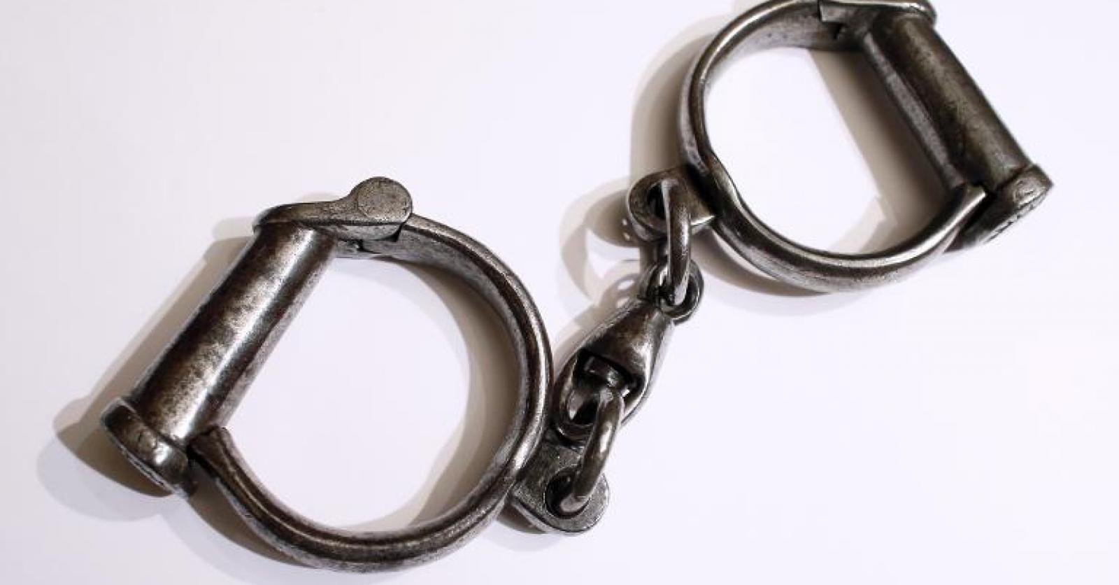 Allemagne: menotté trois jours dans sa cuisine