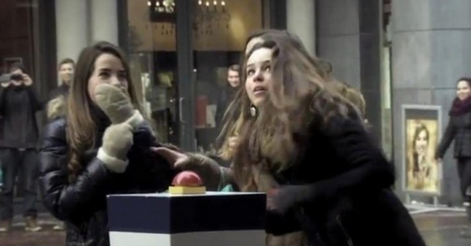 Buzz de la chaîne TNT : retour du bouton rouge ! (vidéos)