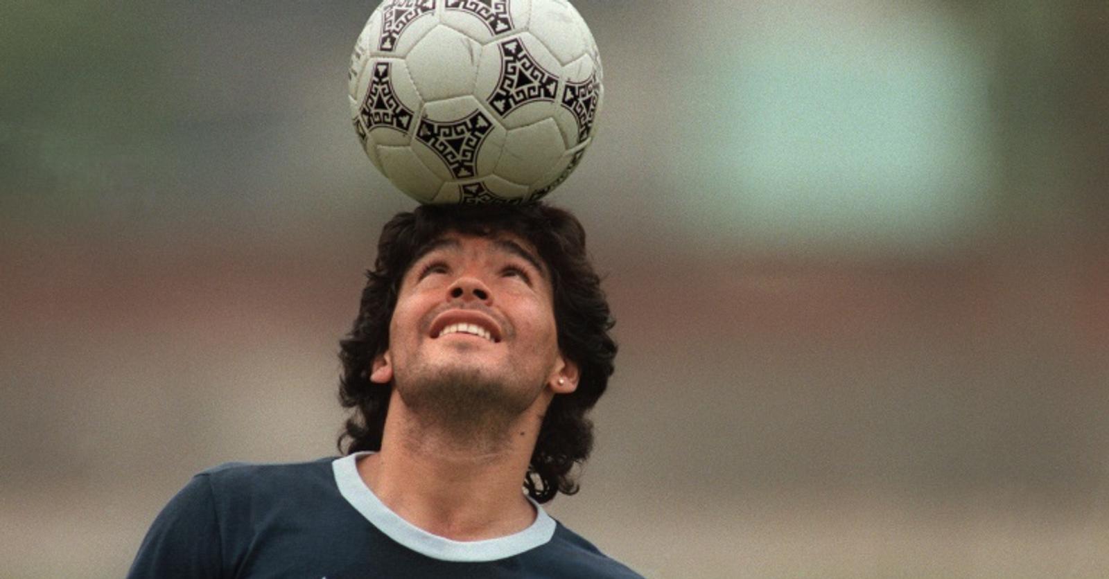 Le monde pleure son "Dieu" du football Maradona, mort à 60 ans