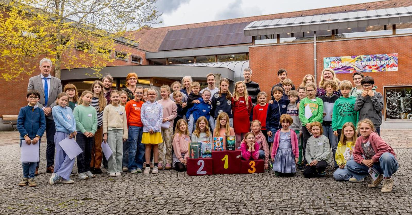 Kinderen van Leesjury regio Tielt maken hun favoriete kinder-en ...