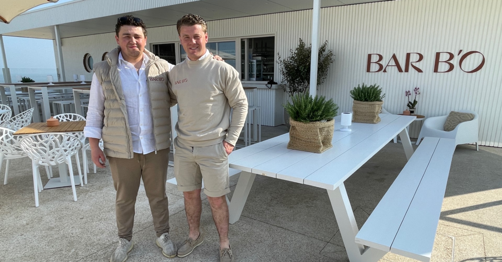 Xavier (22) opent strandbar Bar B’O aan strandpost 2 in Bredene ...