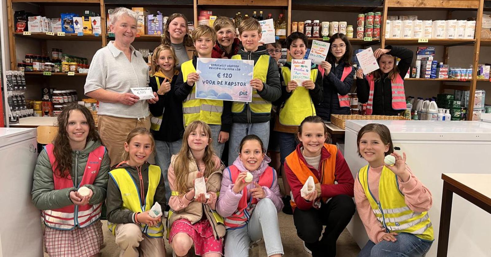 Klas 5B van Basisschool Pit steunt De Kapstok via mini-onderneming ...