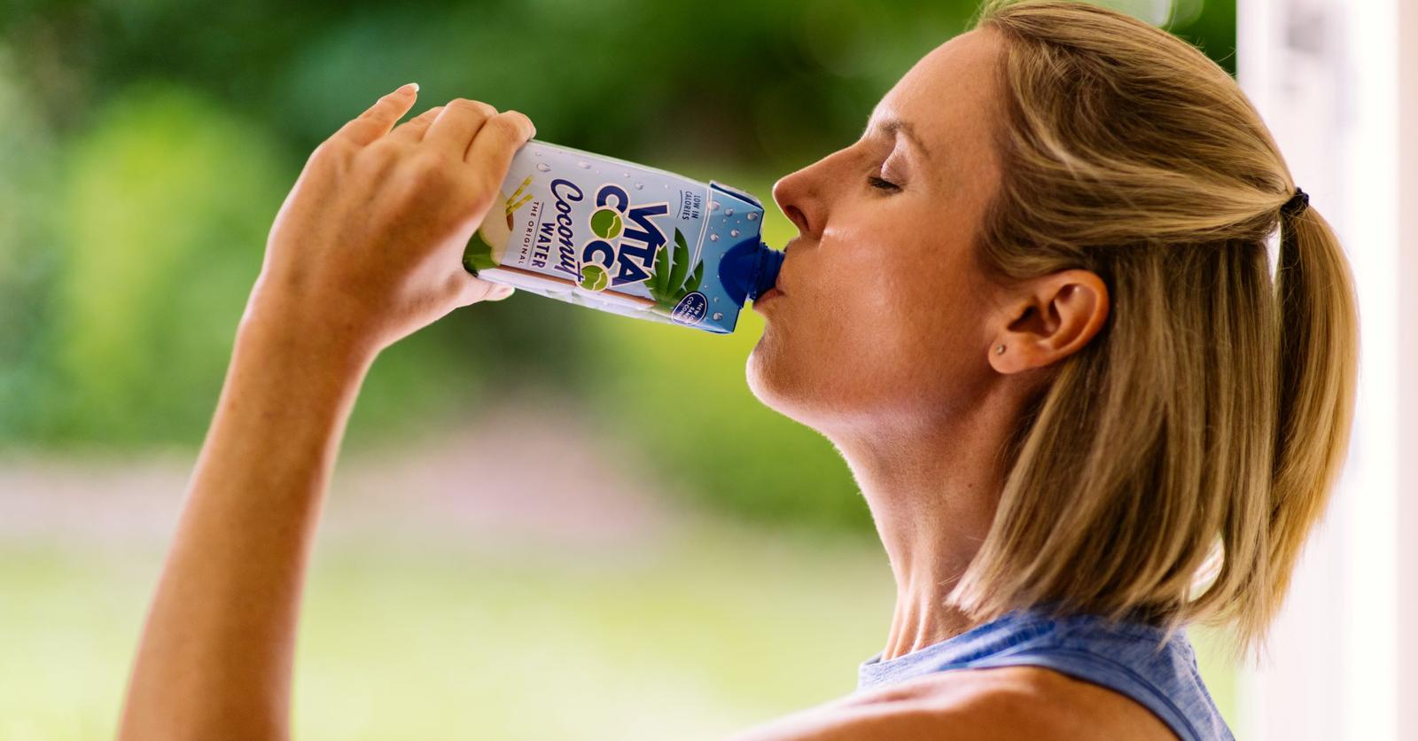 5 redenen waarom kokoswater deze zomer jouw favoriete drankje wordt