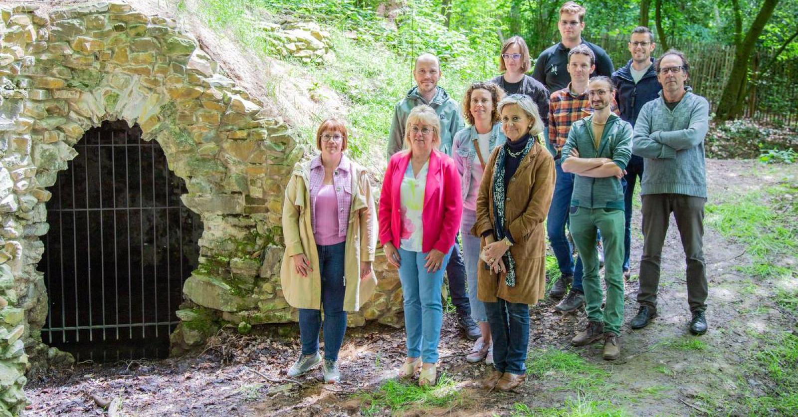 Grotten en ijskelder Kasteel van Loppem in authentieke glorie hersteld ...