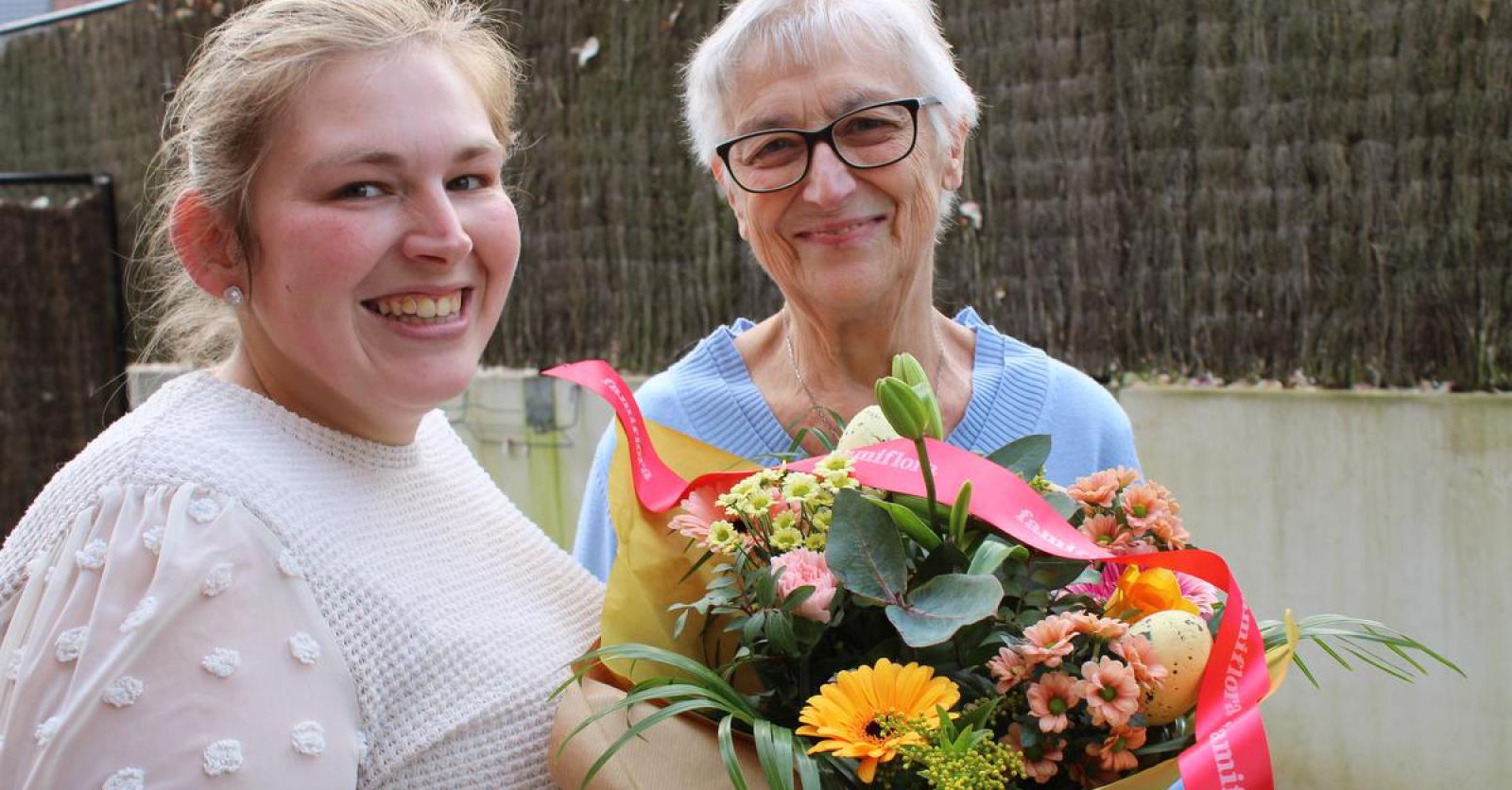 Een bloemetje voor mémé Magda die met een lach door het leven gaat - KW.be