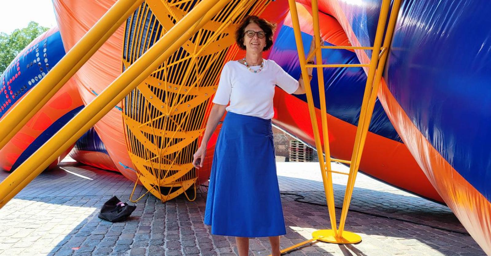 Isabelle De Jaegere, oud-directeur van musea en erfgoed Kortrijk, gidst ...