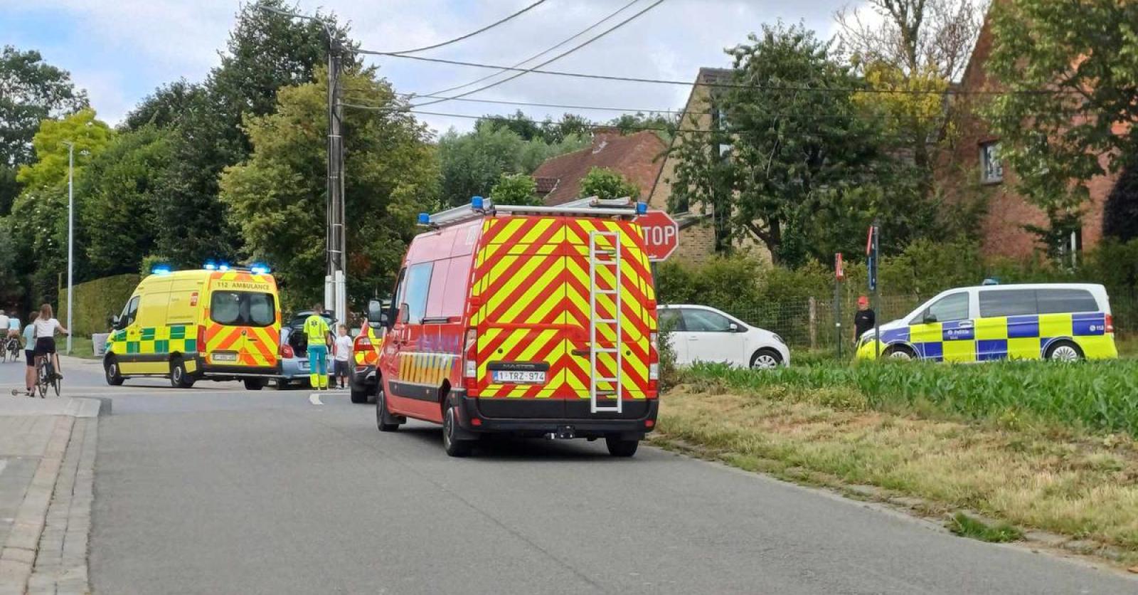Jonge bromfietser (16) afgevoerd naar ziekenhuis na aanrijding met wagen in Hooglede: zoveelste ...