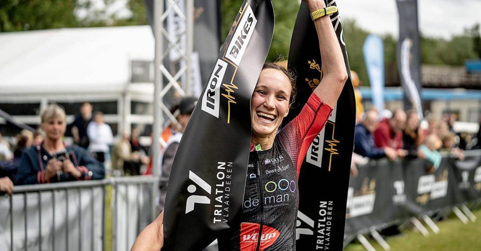 Triatlete Jonie Vanhoutte voor het eerst op de lange afstand - KW.be