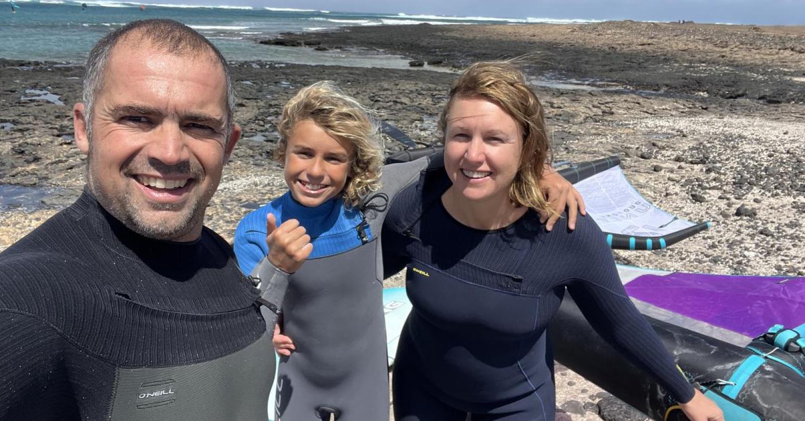Surftalent Kamiel (12) krijgt zijn zin na tv-optreden en verhuist naar ...