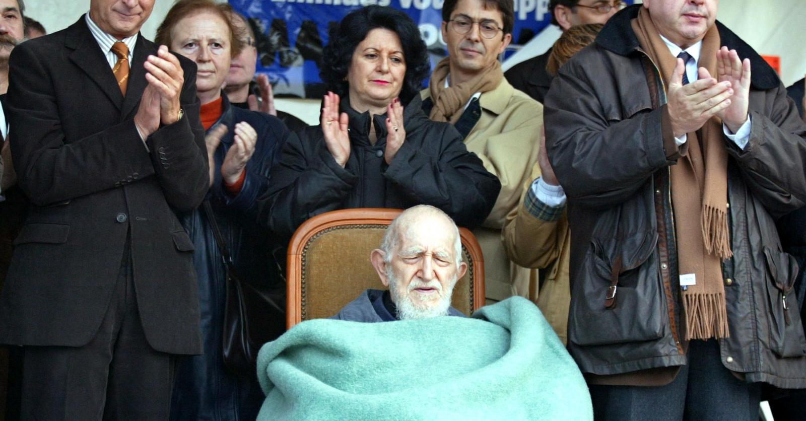 L'Abbé Pierre accusé d'agressions sexuelles par plusieurs femmes, selon ...