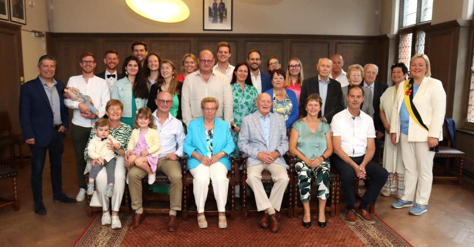 Jeanine en Walter uit Maldegem klinken op zestig jaar huwelijksgeluk ...