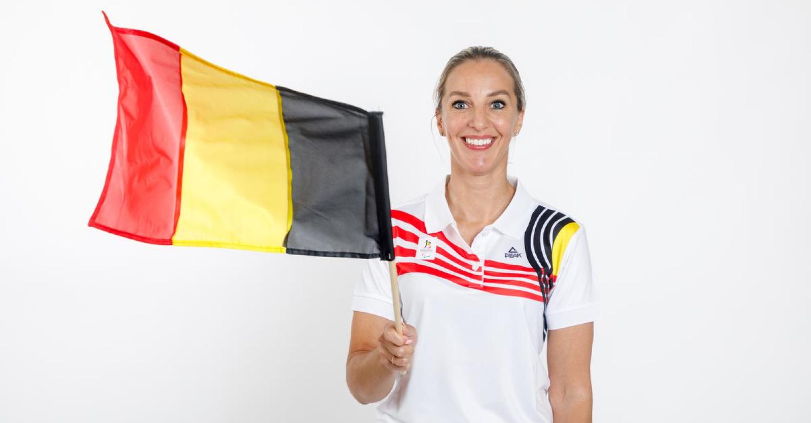 Ruiter Manon Claeys (38) is onze vlaggendrager voor Paralympics in ...