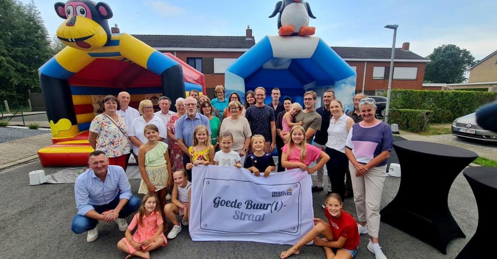 Gezellig buurtfeest in de Tarwestraat in Ingelmunster - KW.be