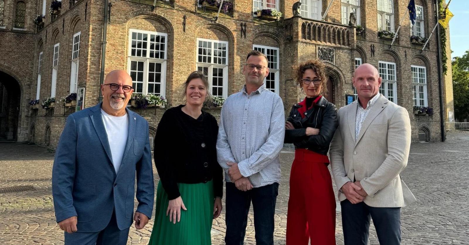 Nieuwe partij ‘Samen voor Democratie’ stelt zich voor: “Neuzen staan in ...