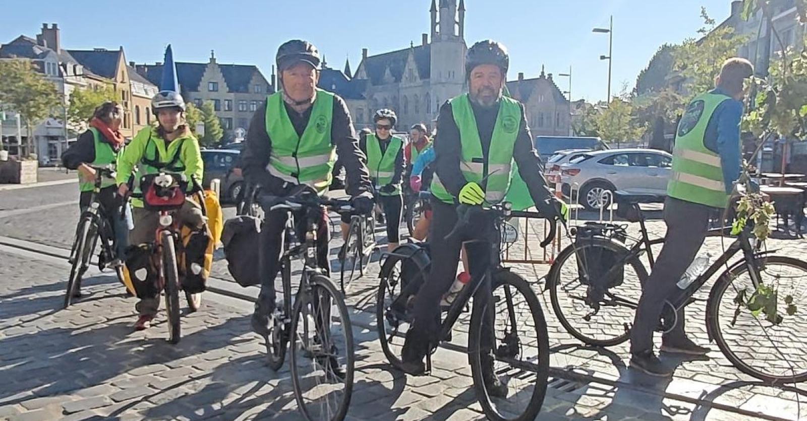 Dertigtal fietsers van Poperinge naar Antwerpen voor een beter klimaatbeleid - KW.be