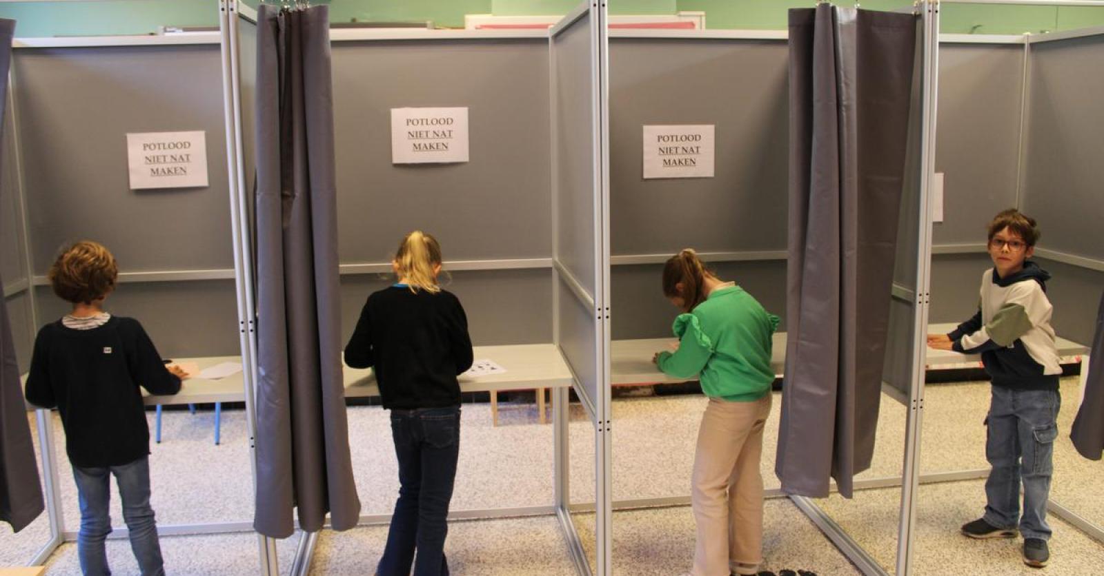 Kinderen basisschool Mikado kruipen nu al in het stemhokje: “Wie op ons ...