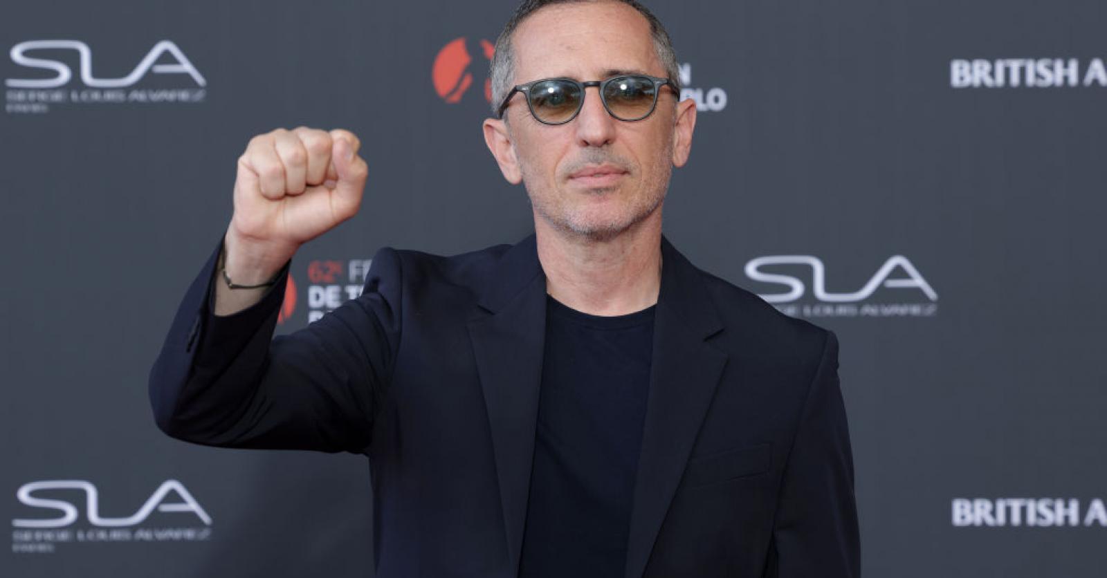 "Chouchou" chez Michou: Gad Elmaleh reprend l'emblématique cabaret