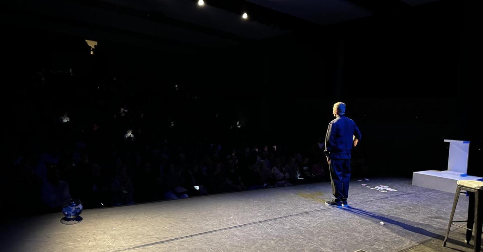 Nicholas Arnst in De Leest in Izegem: Als niets zeker is… is alles ...