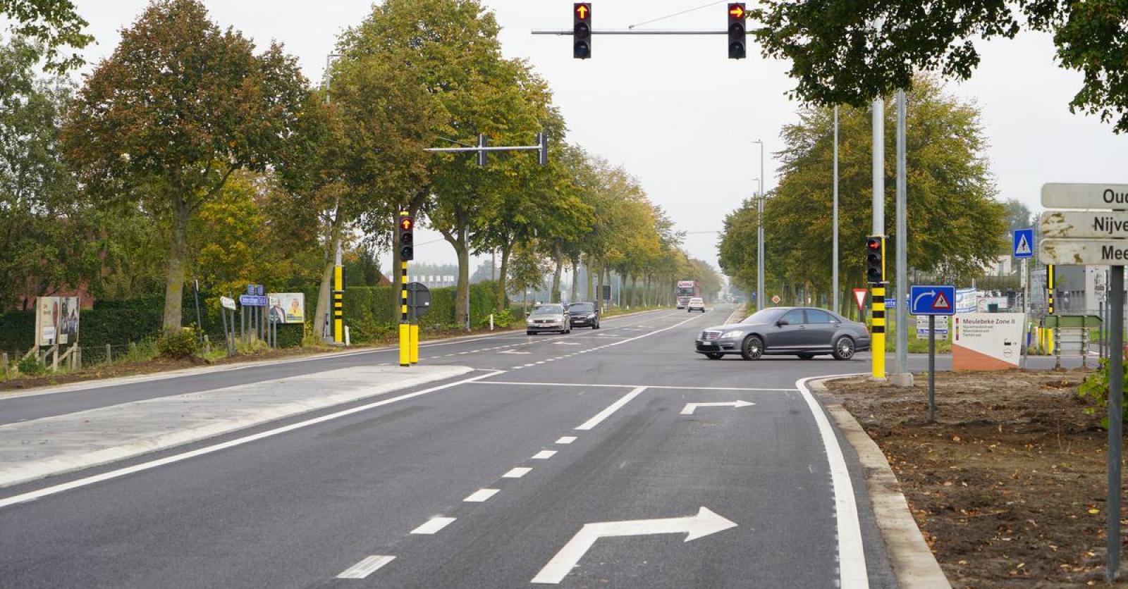 Verkeerslichten moeten Kruispunt Randweg - Nijverheidsstraat in Meulebeke veiliger maken - KW.be