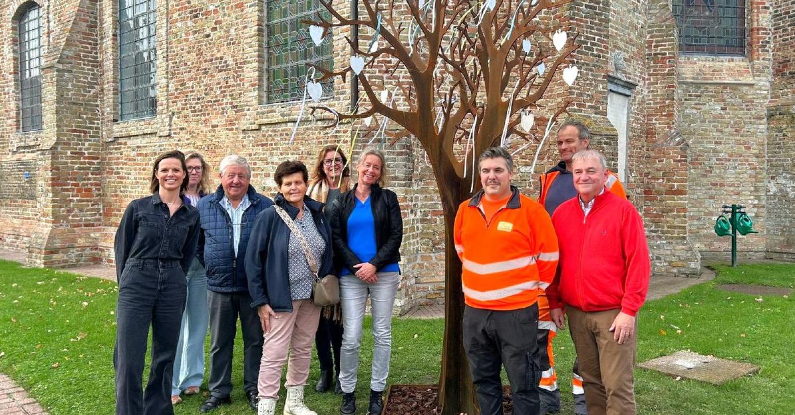 Troostboom ter nagedachtenis van sterrenkindjes ingehuldigd in ...