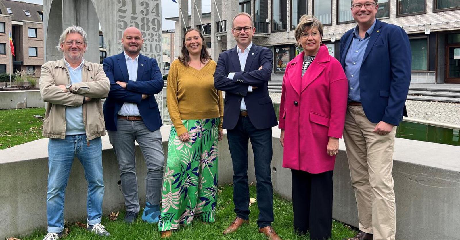 Burgemeester Wim Janssens Stelt Nieuwe Bestuursploeg Van De Panne Voor 0362