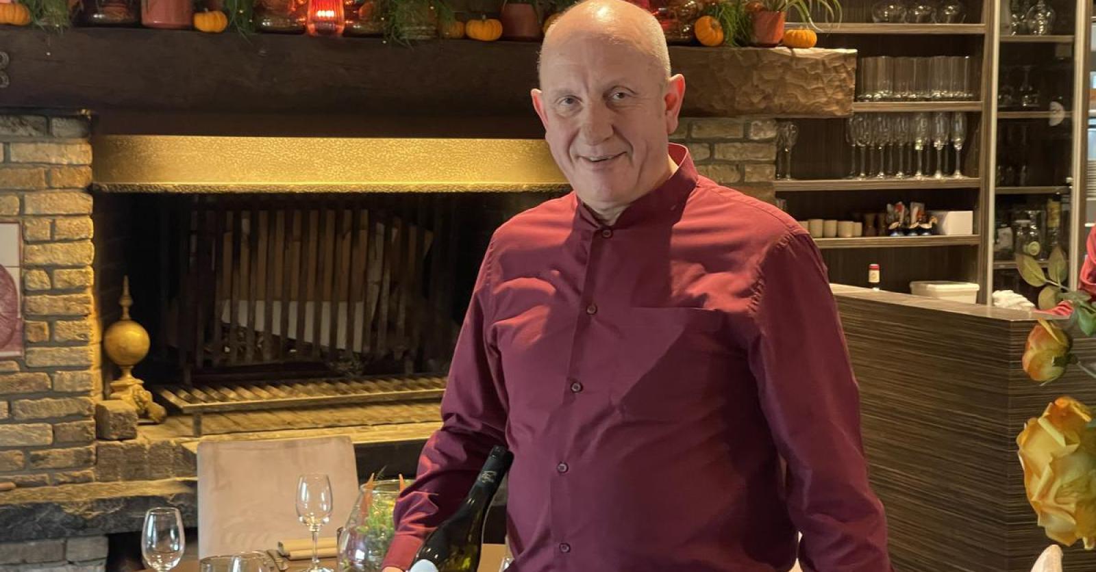 “Hij is onze maître doet al”: Pierre (65) kan met pensioen, maar blijft ...