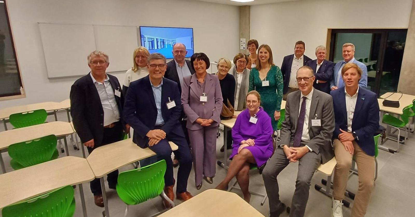 Eerste nieuwe klaslokalen Barnum-VISO in Roeselare geopend - KW.be