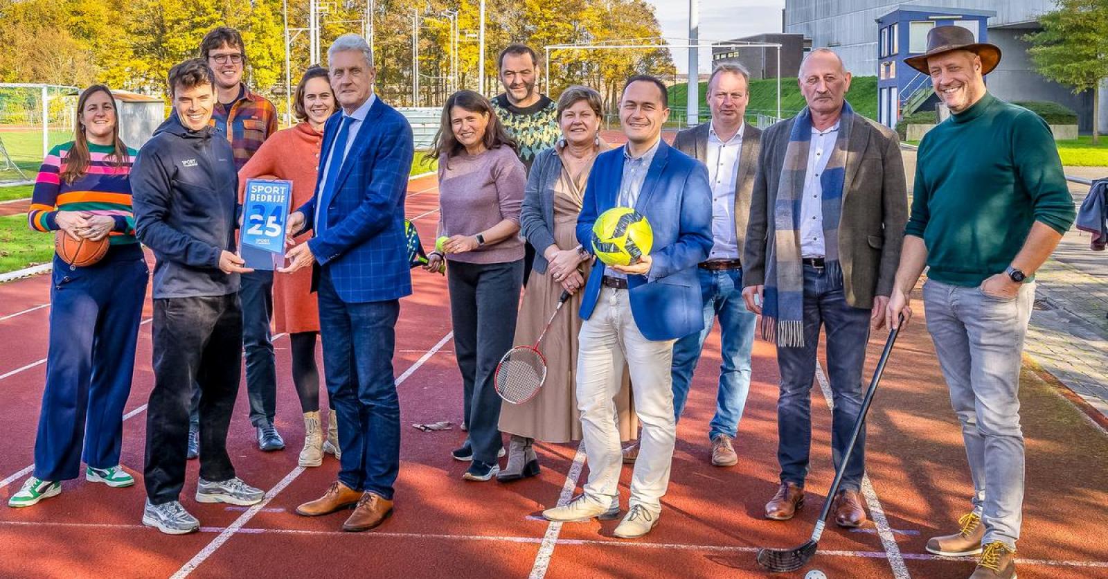 Stad Tielt ontvangt label ‘Sportbedrijf’ - KW.be