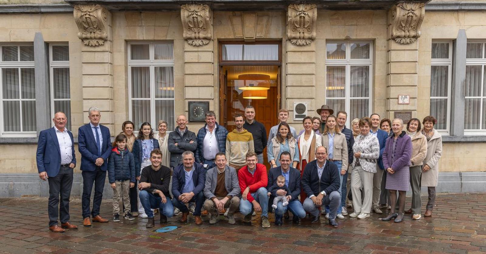 Stad Tielt huldigt Sint-Elooisdekens - KW.be