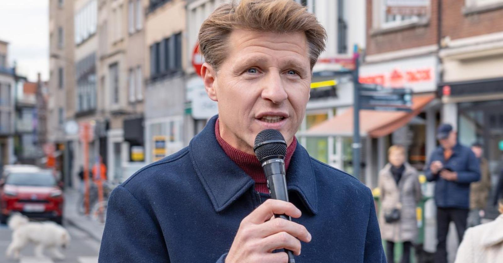 Kandidaat-burgemeester Axel Ronse (N-VA) houdt woord en verlaat ...