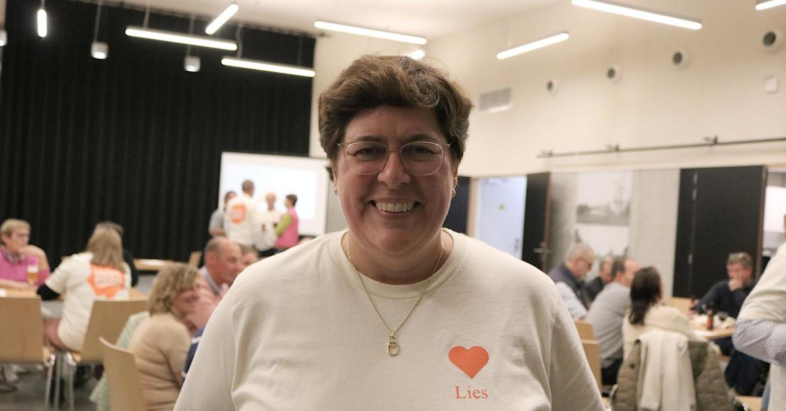 Geëmotioneerde Lies Laridon bij voorstelling nieuw bestuur in Diksmuide ...