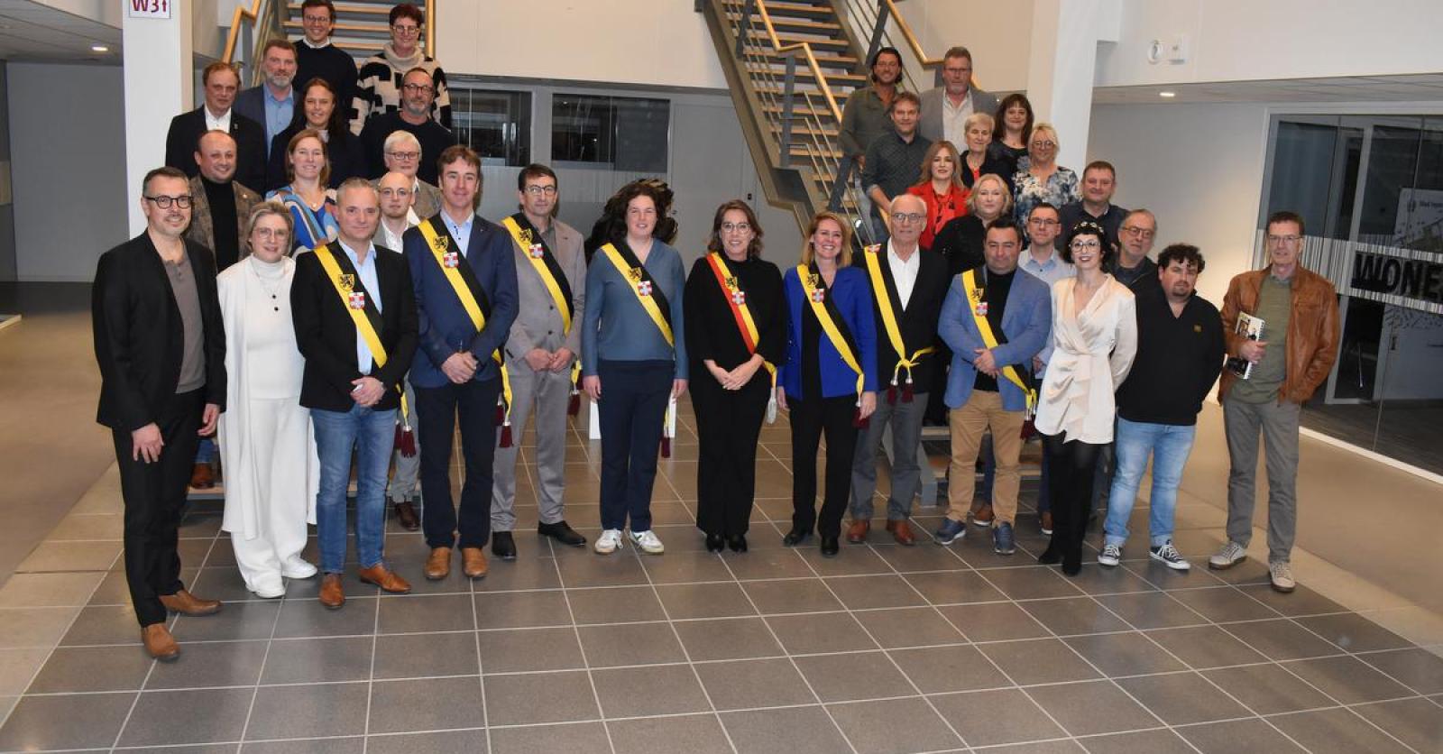 Kersvers burgemeester Desomer trapt nieuwe legislatuur af: “Ik reken ...