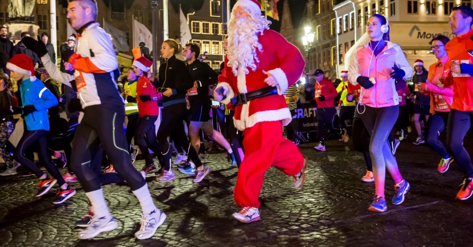 Kerstloop voor het goede doel in Brugge... op sinterklaasdag - KW.be
