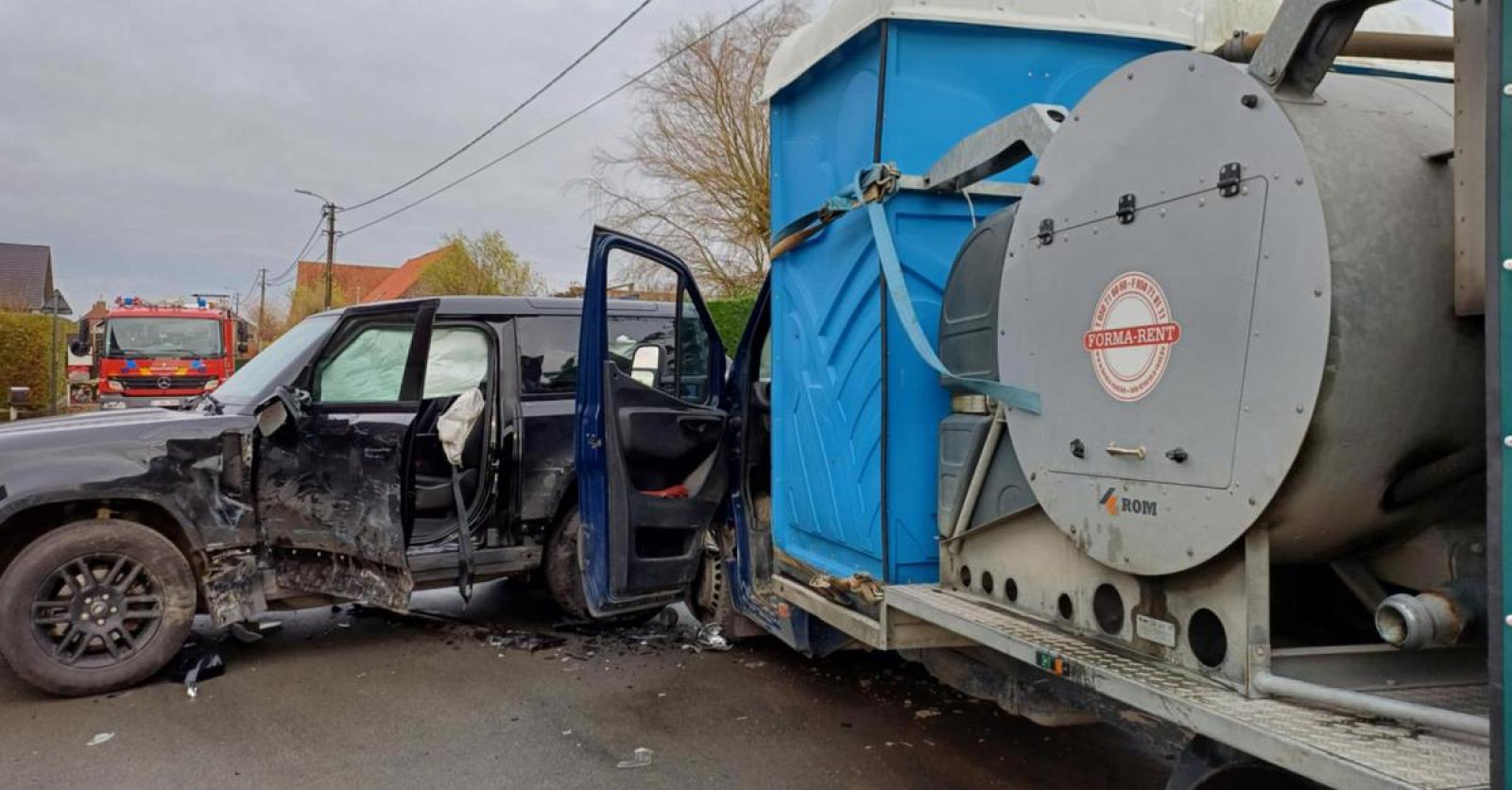 Geen gewonden bij zware botsing op kruispunt - KW.be