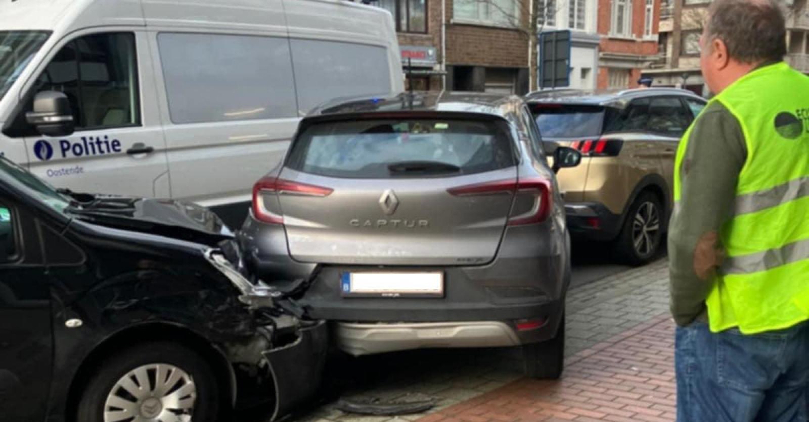 Druk kruispunt in Oostende urenlang afgesloten: Man wordt onwel achter stuur en rijdt daarbij ...