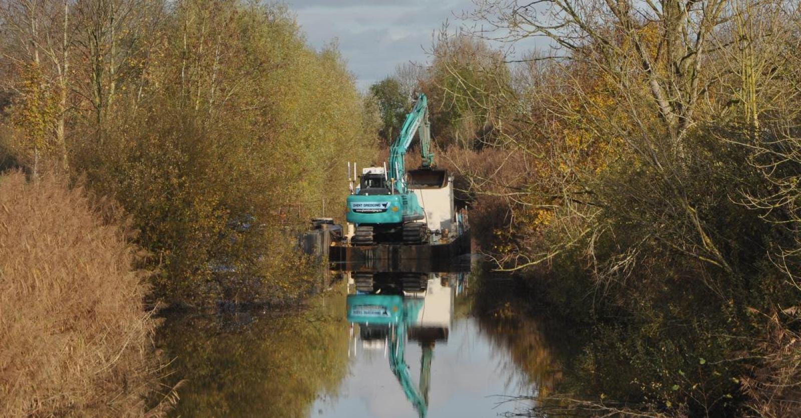 Nu ook baggerwerken op Lo-kanaal vanaf Fintele - KW.be