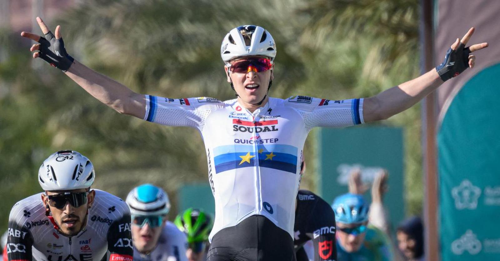 BEKIJK - Tim Merlier sprint in AlUla Tour naar tweede overwinning van ...