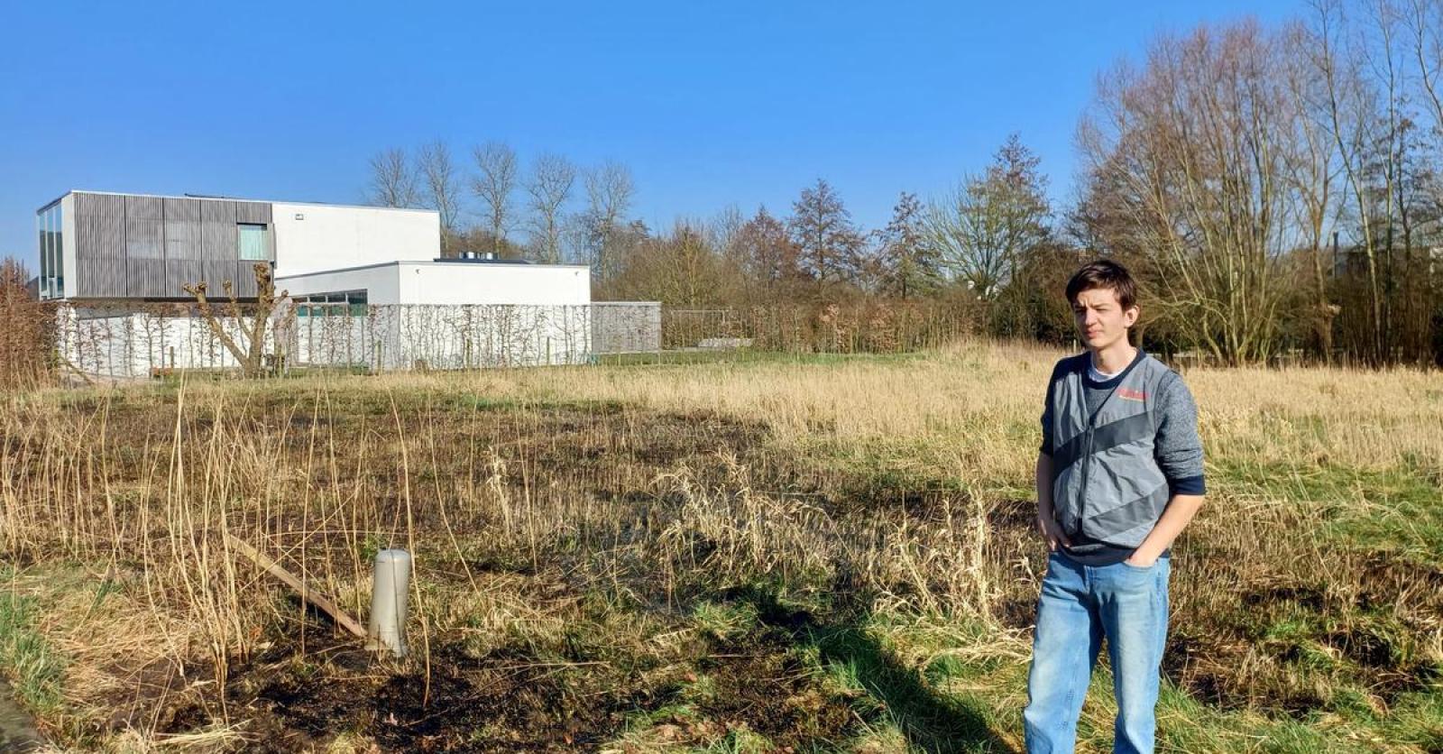 Kobe (18) voorkomt dat buitenbrand grotere proporties aanneemt ...