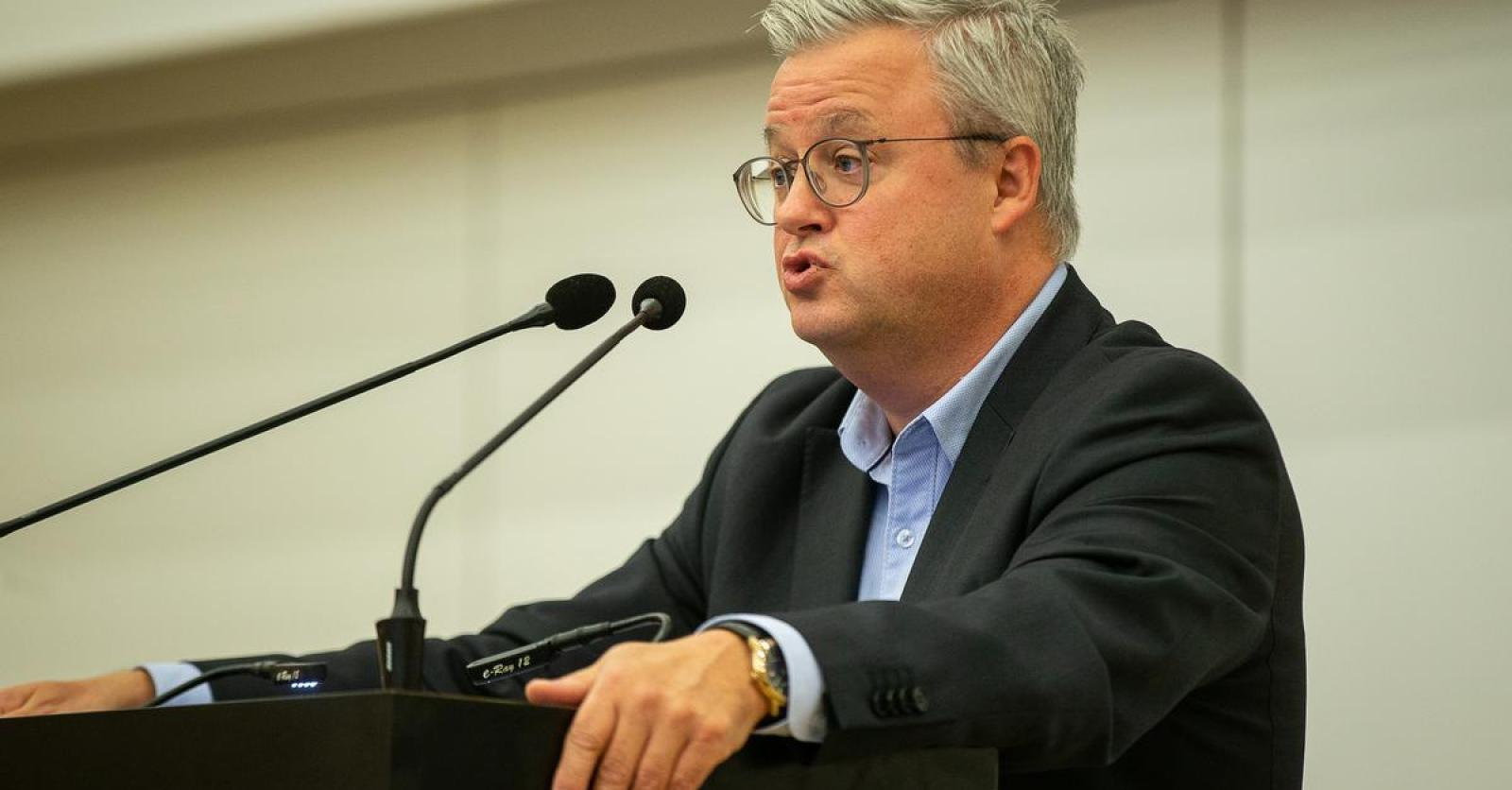 UGent-prof Carl Devos neemt juridische stappen wegens boek over ...