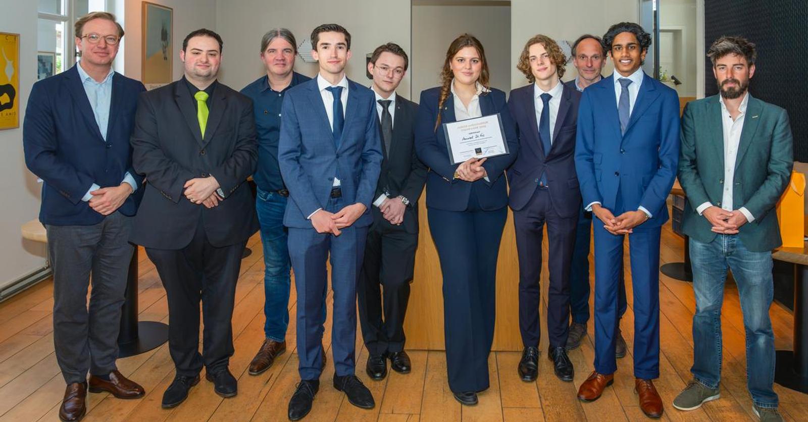 Annabel (17) krijgt in Kortrijk titelJunior Champagne Ambassadeur ...