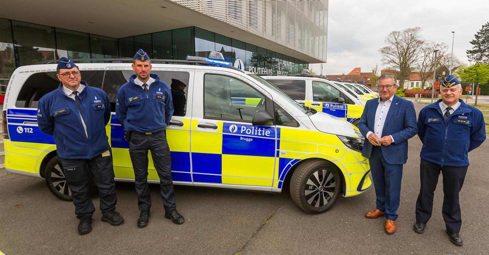 Brugse politie rolt nieuwe interventiewagens met opvallende ...