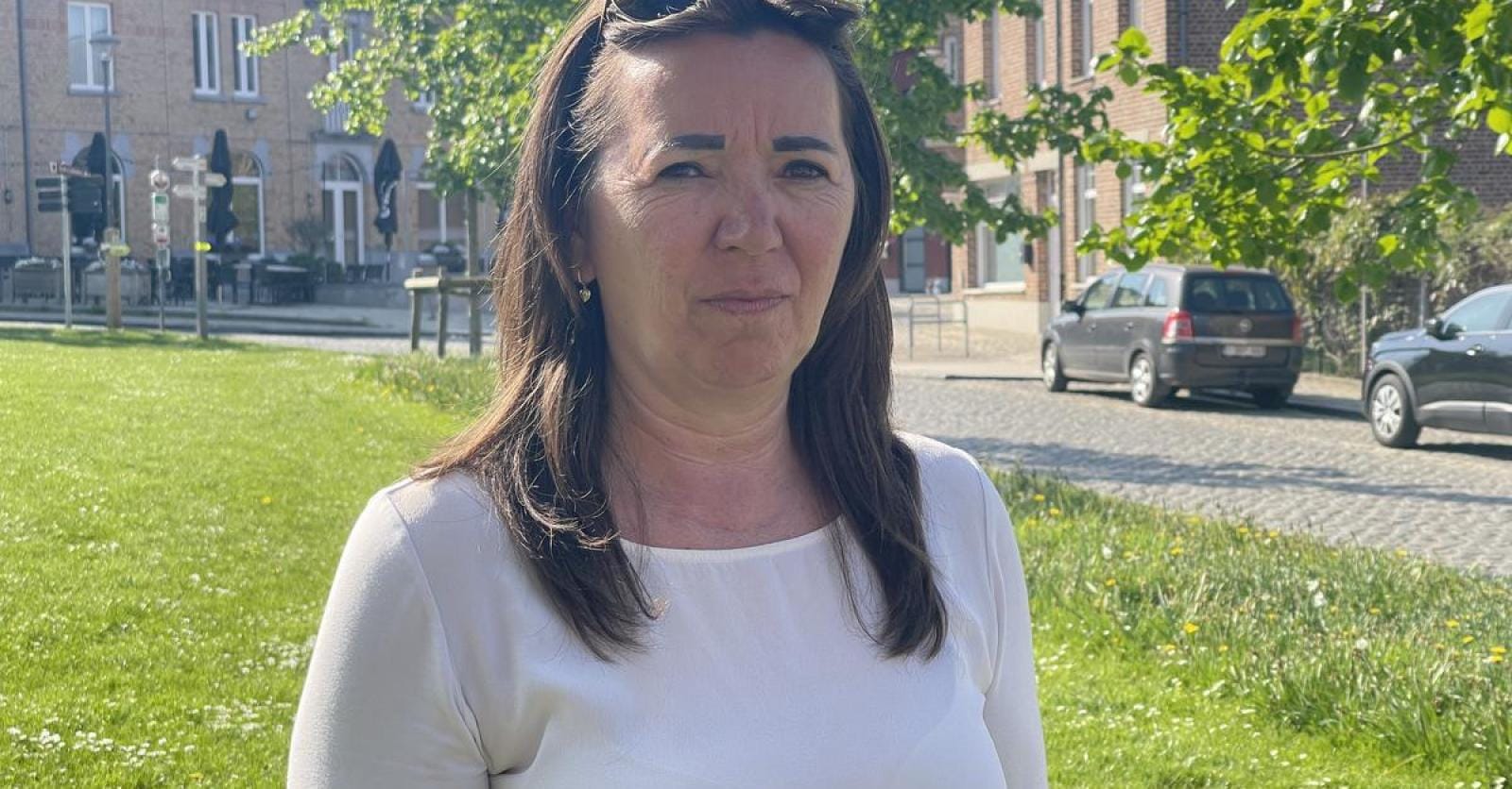 Ze sluipen zelfs langs de slaapkamer van Isabelle (52) om wagens te ...