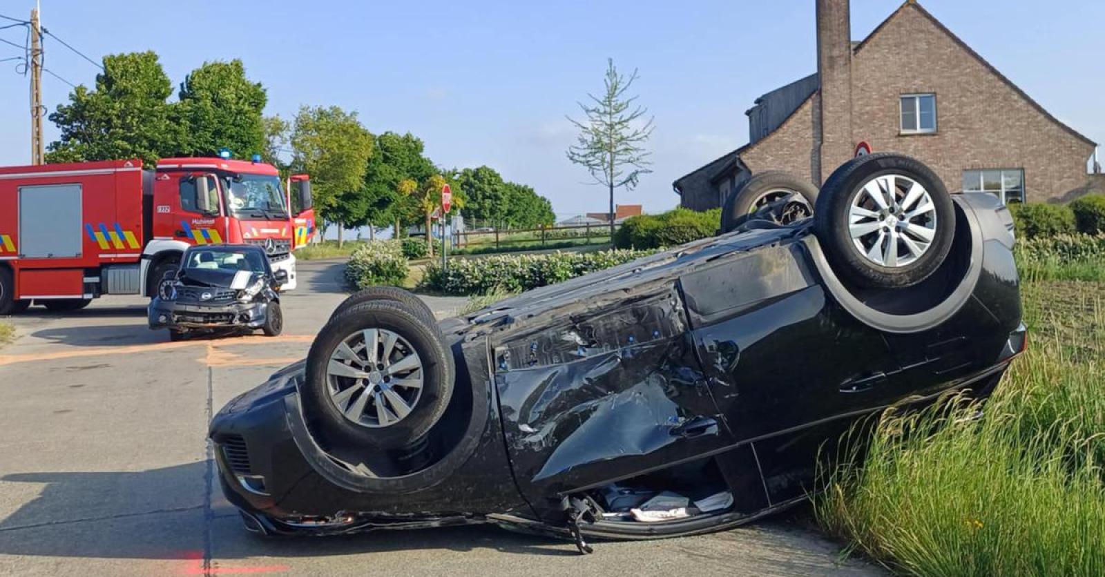 Vier personen naar het ziekenhuis na botsing tussen twee voertuigen - KW.be