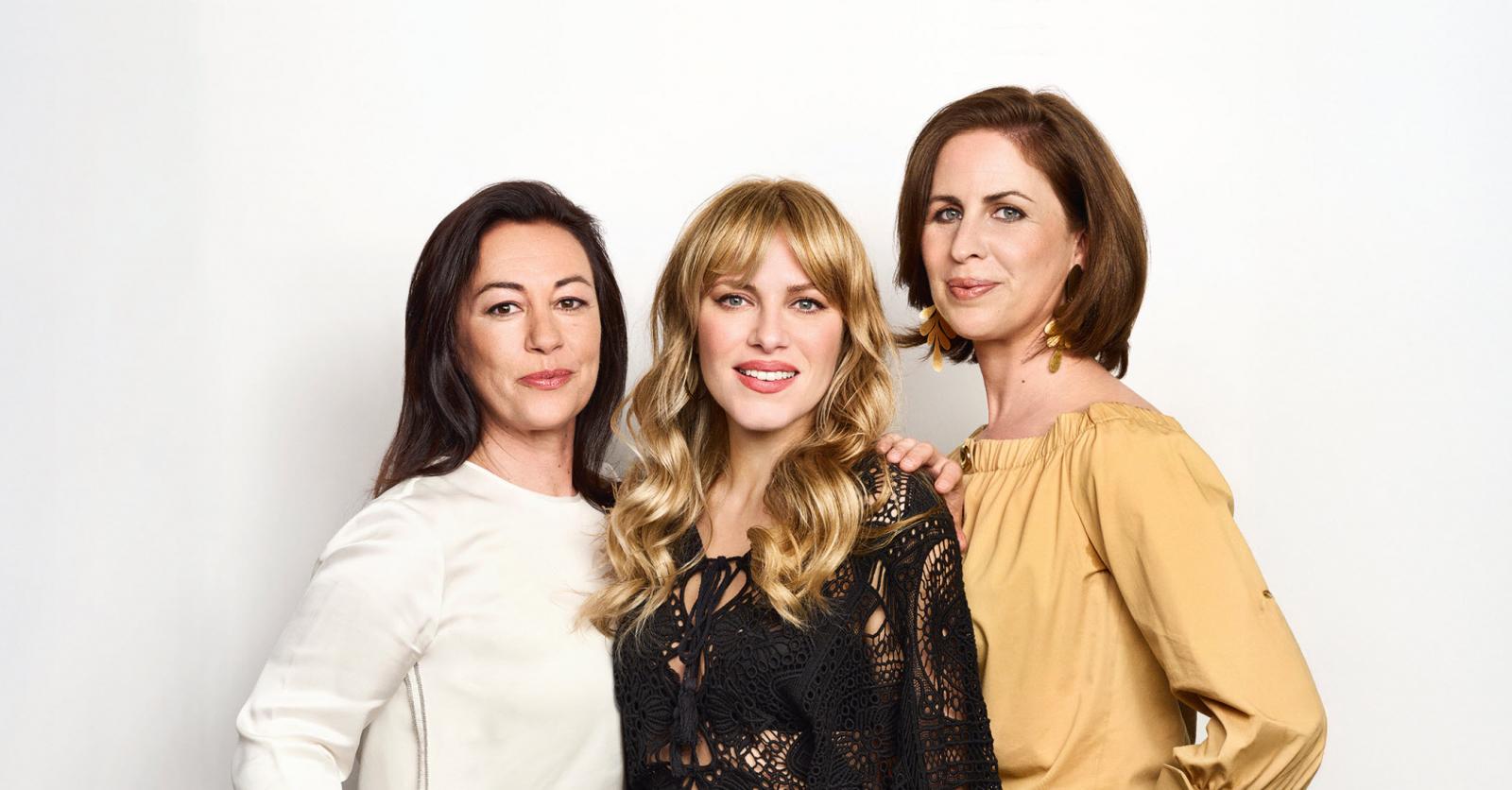 3 vrouwen testen de nieuwe verzorgende haarkleuring van Schwarzkopf uit ...